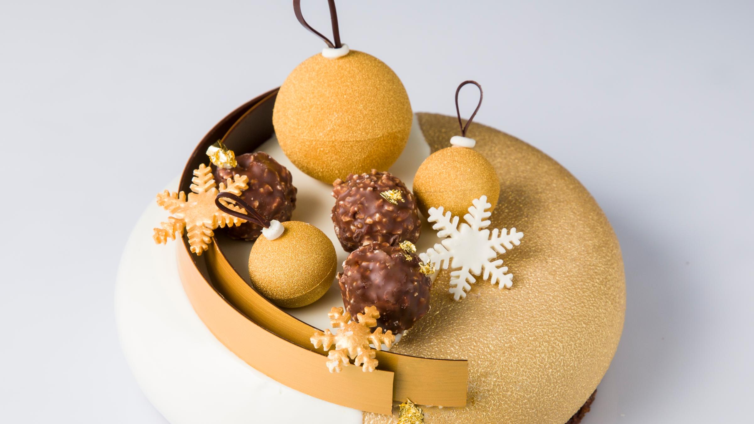 Dessert King Reynold Poernomo Has Created Two Ferrero Rocher Christmas ... Dessert King Reynold Poernomo Has Created Two Ferrero Rocher Christmas ...