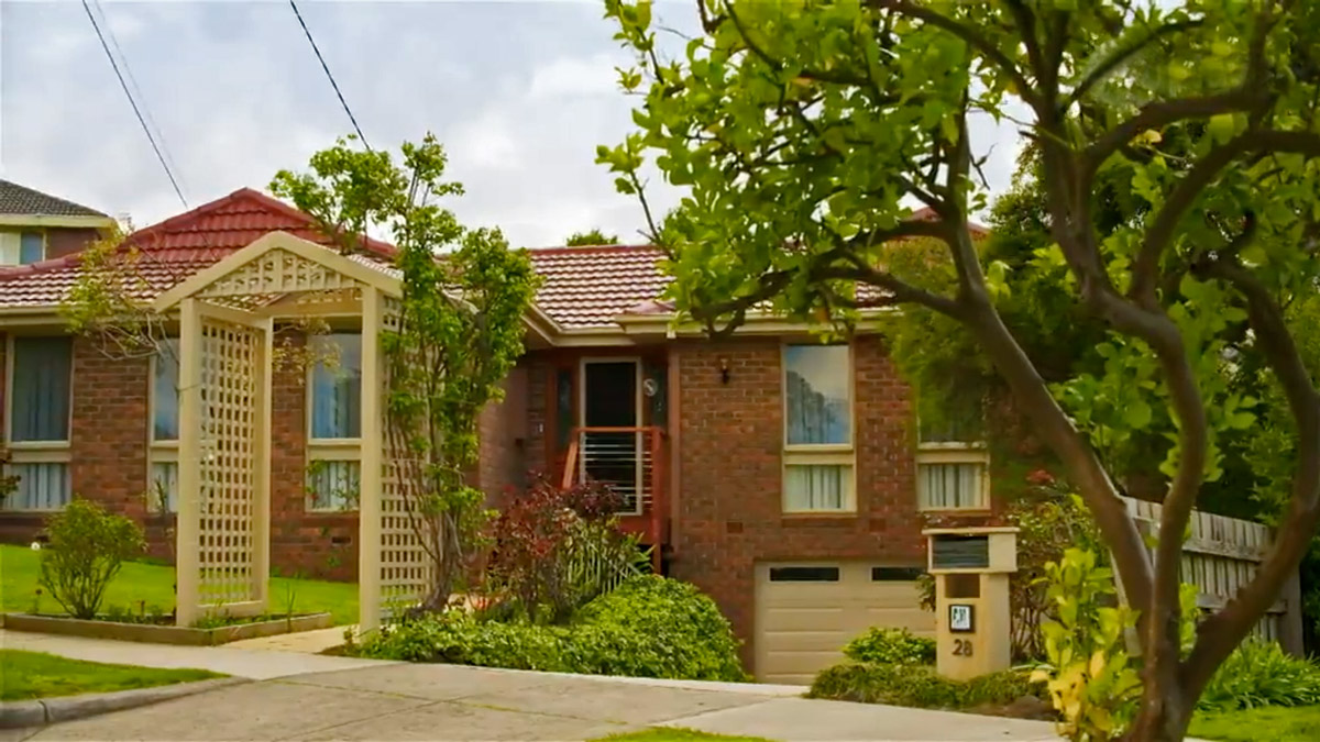 'Neighbours' Fans Can Book A Stay At Dr Karl's Place On Ramsay Street!