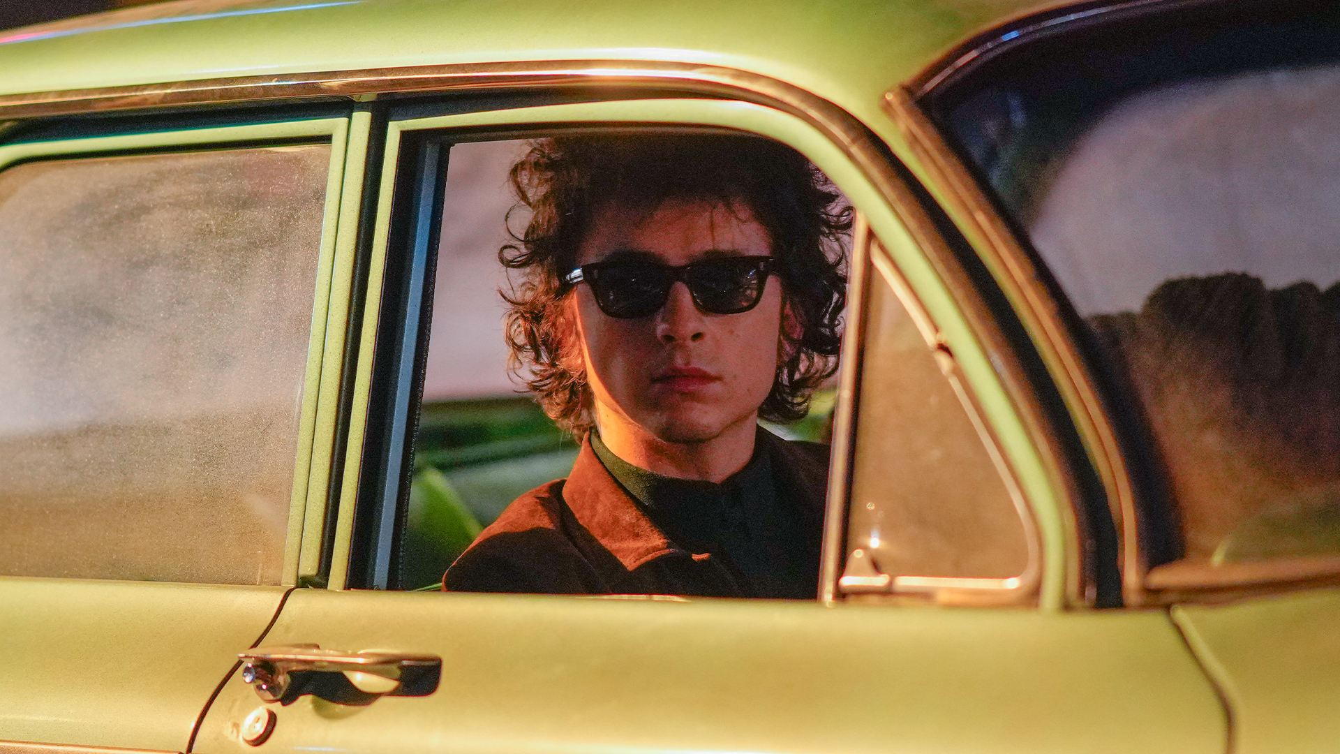 Timothée Chalamet Looks PERFECT As Bob Dylan In His Latest Movie